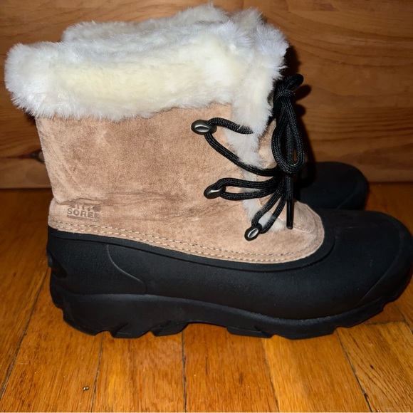 Sorel | Shoes | Sorel Snow Angel Faux Fur Snow Boot Excellent Condition ...